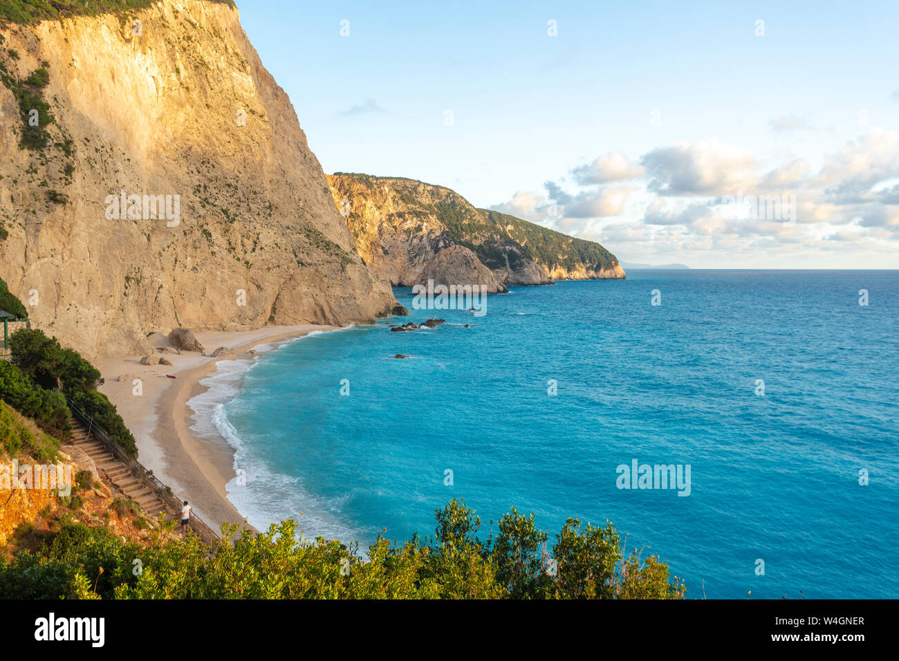 Empty island beach hi-res stock photography and images - Alamy