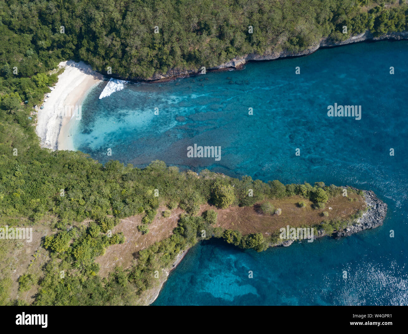 Crystal bay at nusa penida island hi-res stock photography and images ...