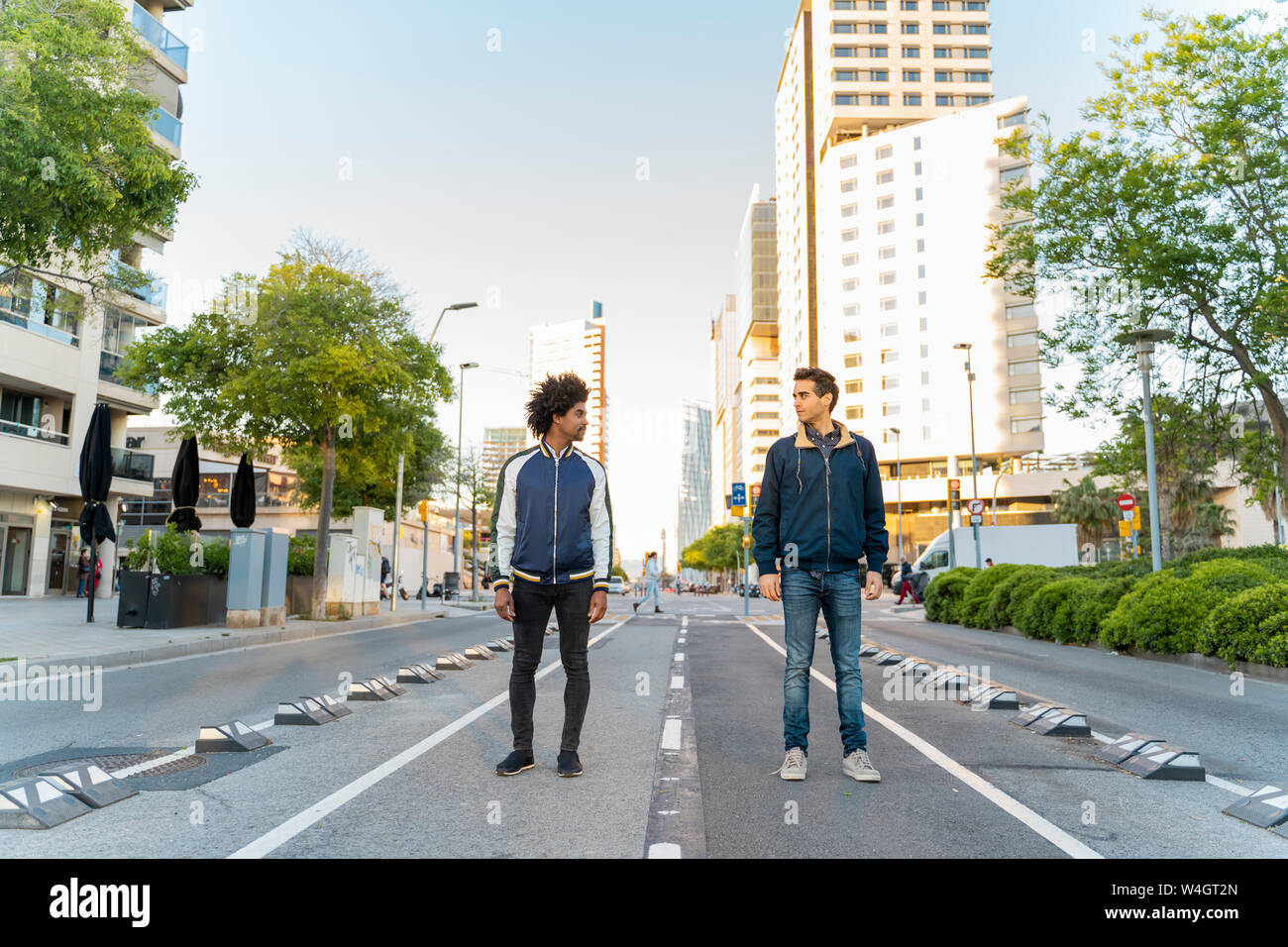 Two men facing each other hi-res stock photography and images - Alamy