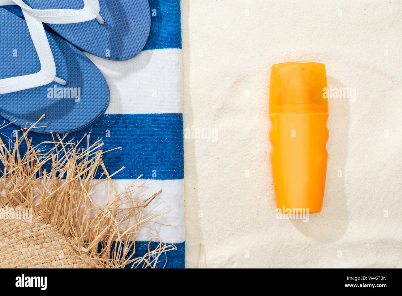 Golden flip flops hi-res stock photography and images - Alamy