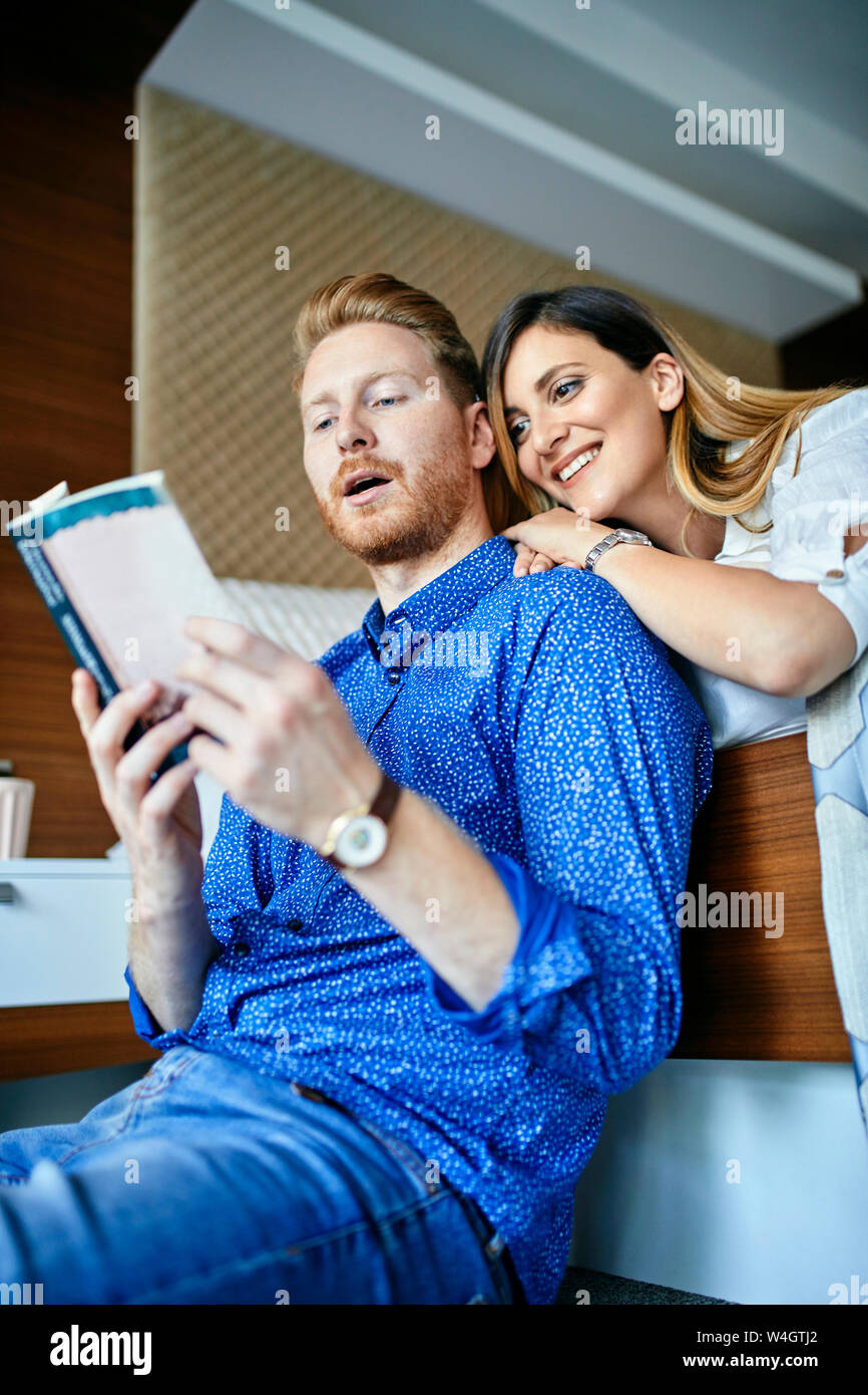 Reading couple in bed hi-res stock photography and images - Alamy