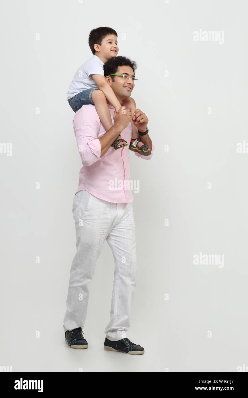 Man carrying his son on shoulders Stock Photo - Alamy