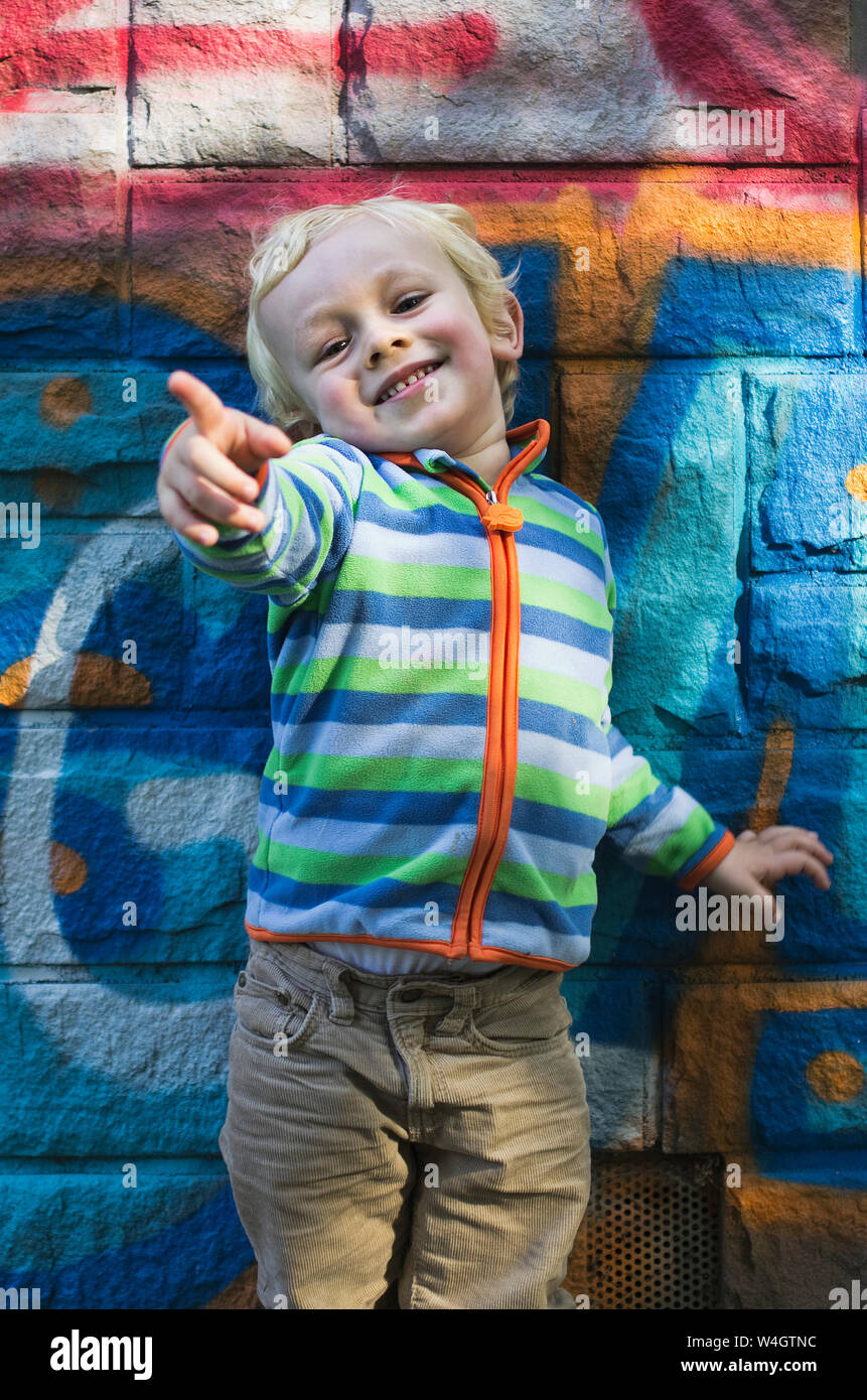 Boy pointing hand hi-res stock photography and images - Alamy