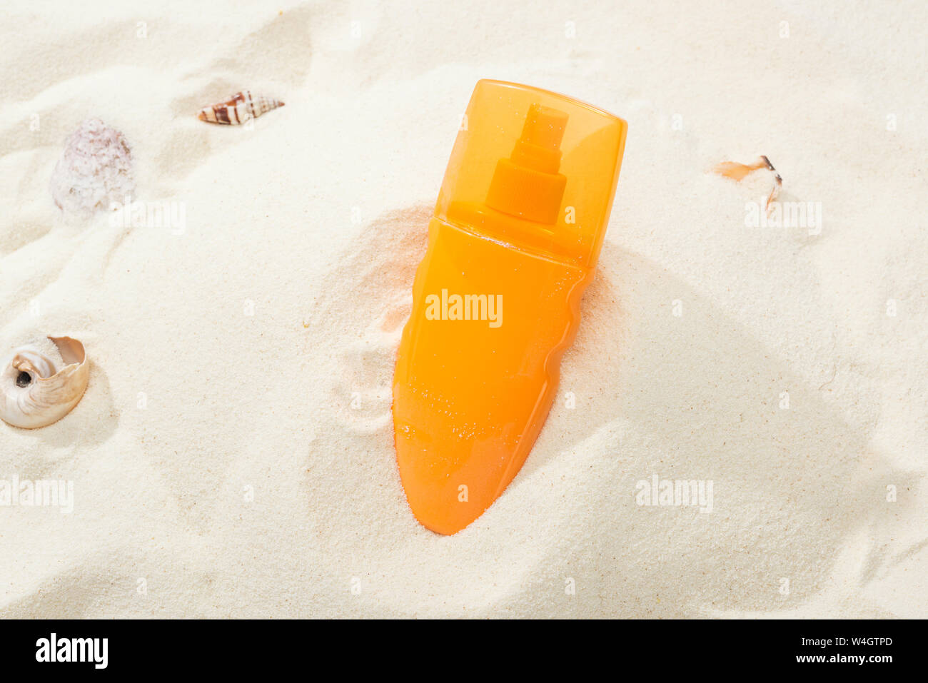 Sunscreen sand hi-res stock photography and images - Alamy