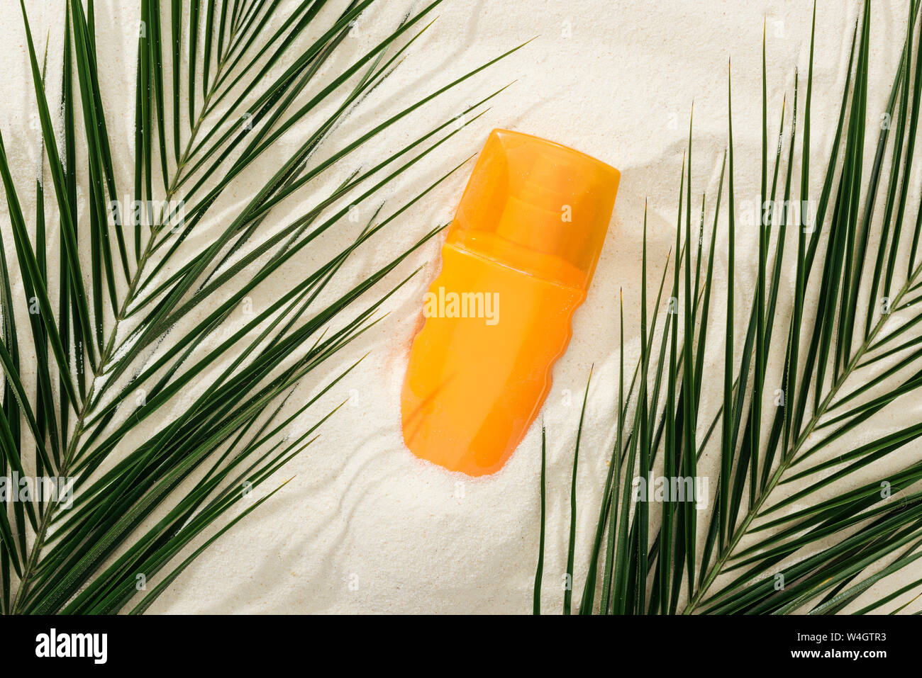 Spray of green leaves texture hi-res stock photography and images - Alamy