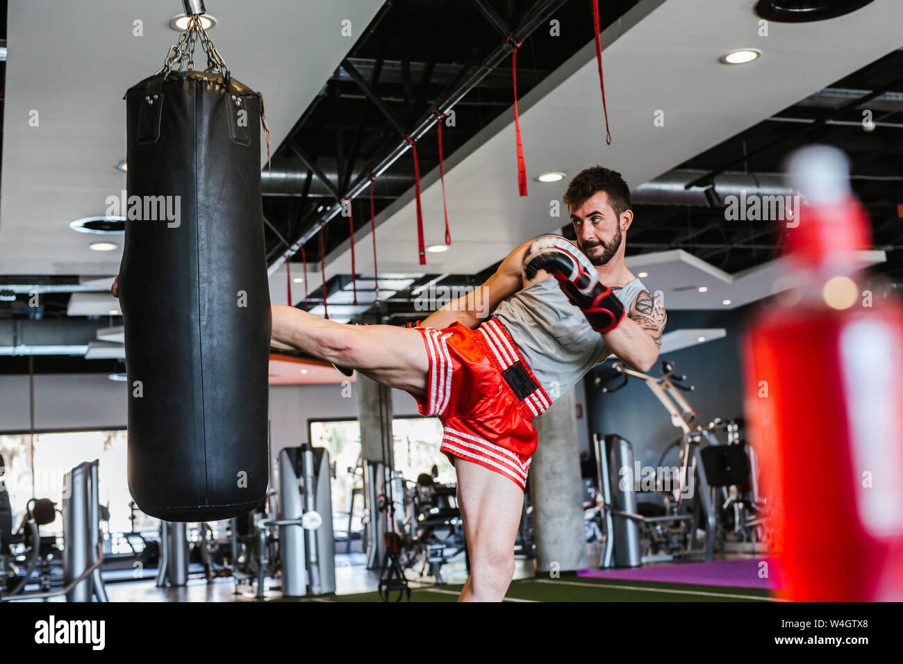 Muscular young man in boxing hi-res stock photography and images - Alamy