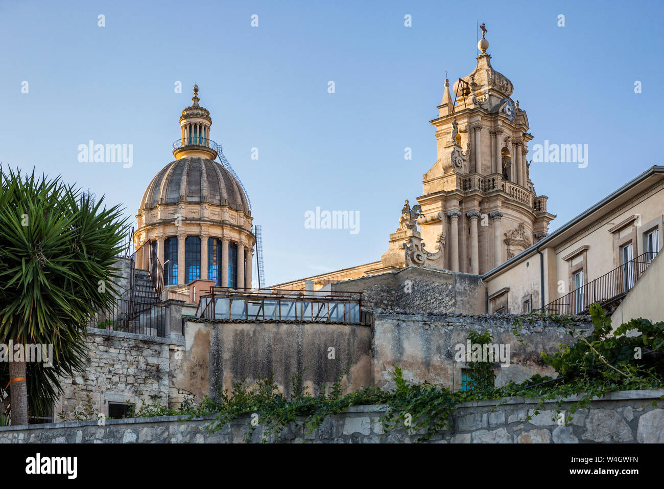 Duomo di San Giorgio in evening light, Ragusa Ibla, Ragusa, Sicily ...