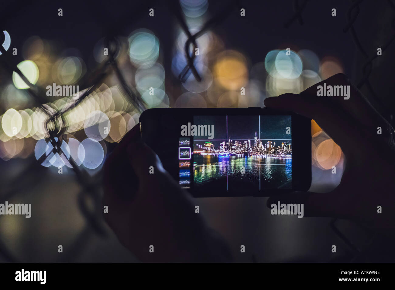 Woman taking cell phone picture of manhattan bridge hi-res stock ...