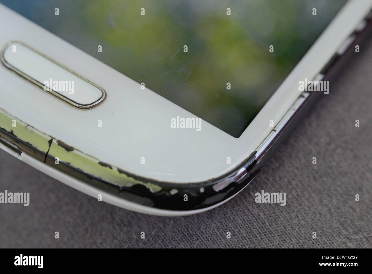 Old scratched smartphone Stock Photo - Alamy