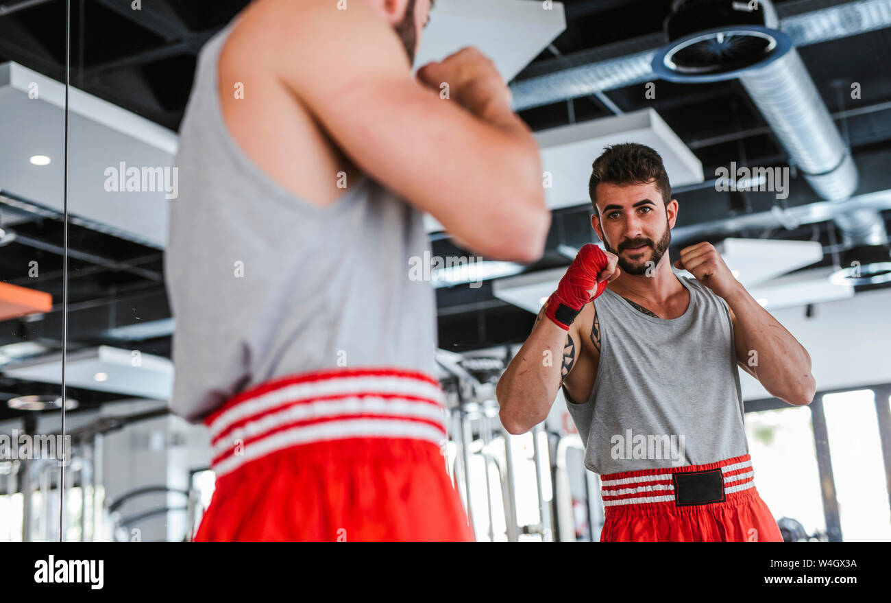 Young men fighting hi-res stock photography and images - Alamy
