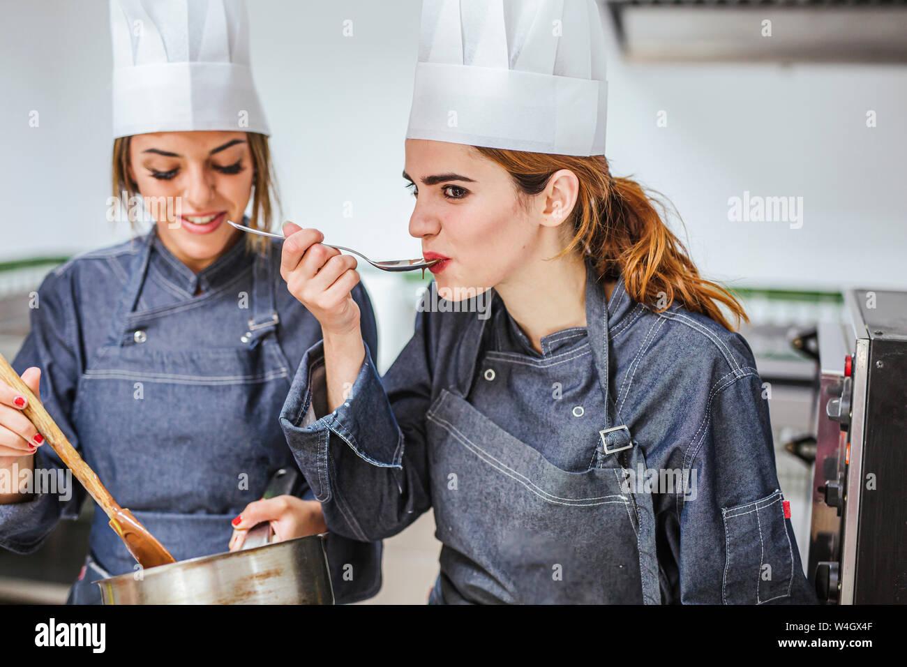 Food tasting school hi-res stock photography and images - Alamy