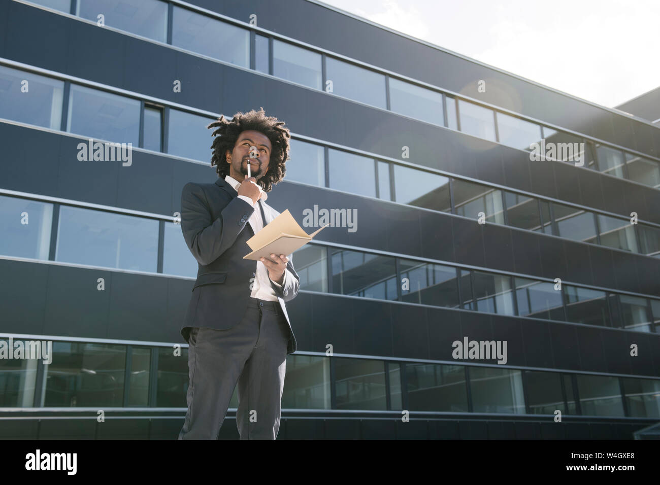 Man taking notes outside hi-res stock photography and images - Alamy