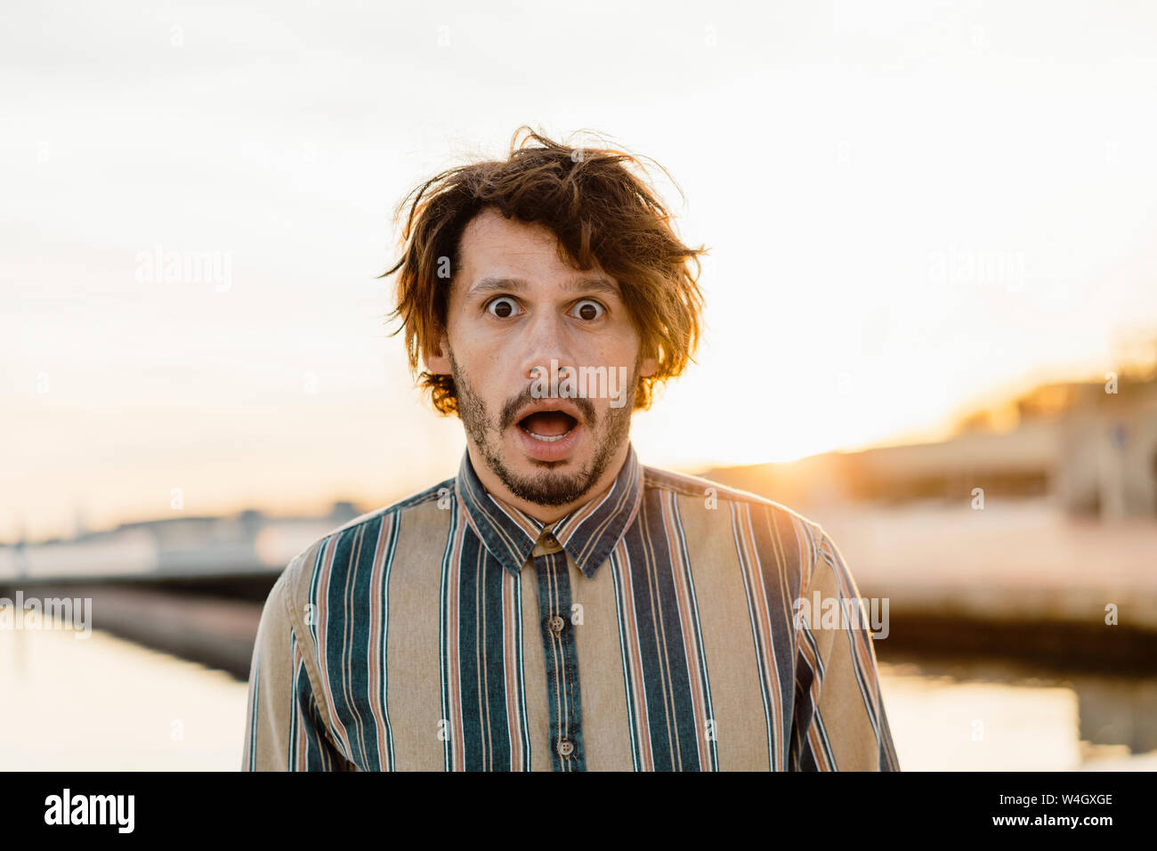 Person staring sunset hi-res stock photography and images - Alamy