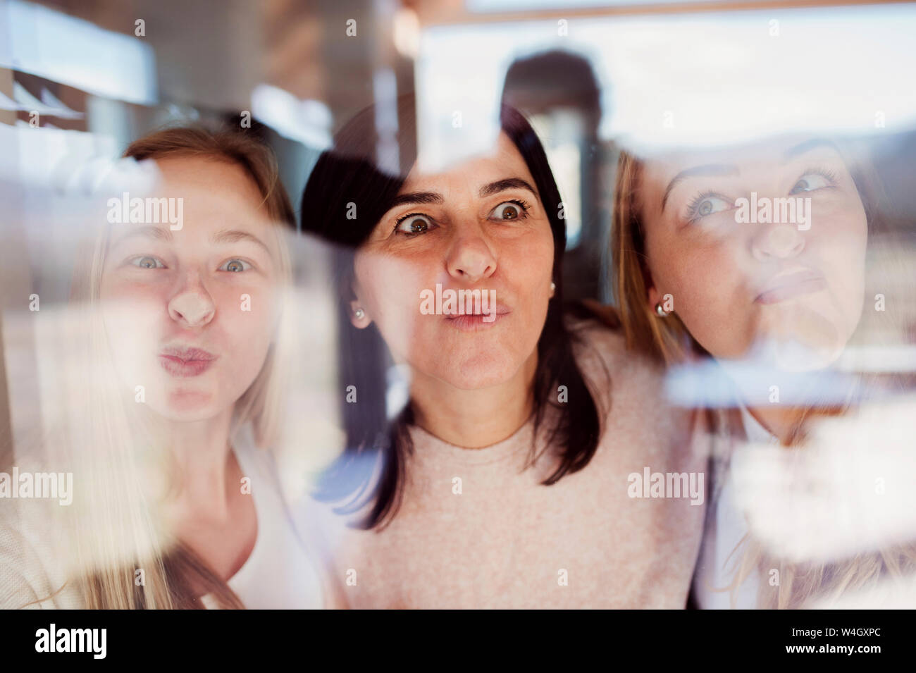 Pressing nose against window hi-res stock photography and images - Alamy