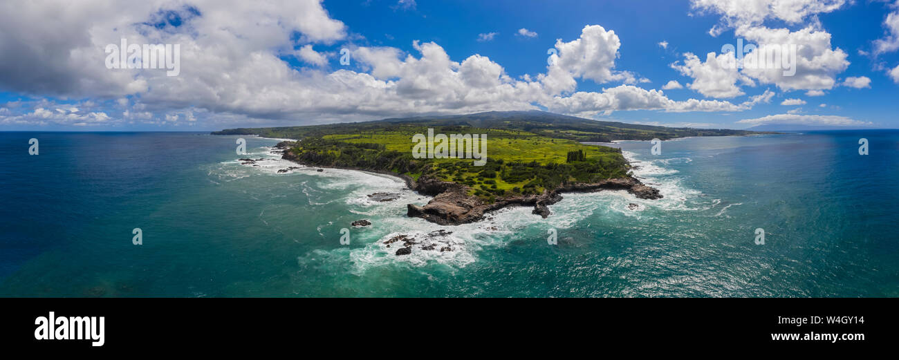 Aerial view over pacific ocean and west maui mountains hi-res stock ...