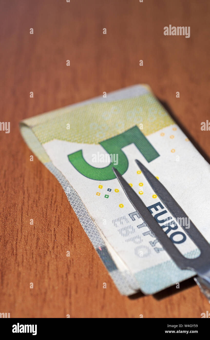 5 euro banknote hi-res stock photography and images - Alamy