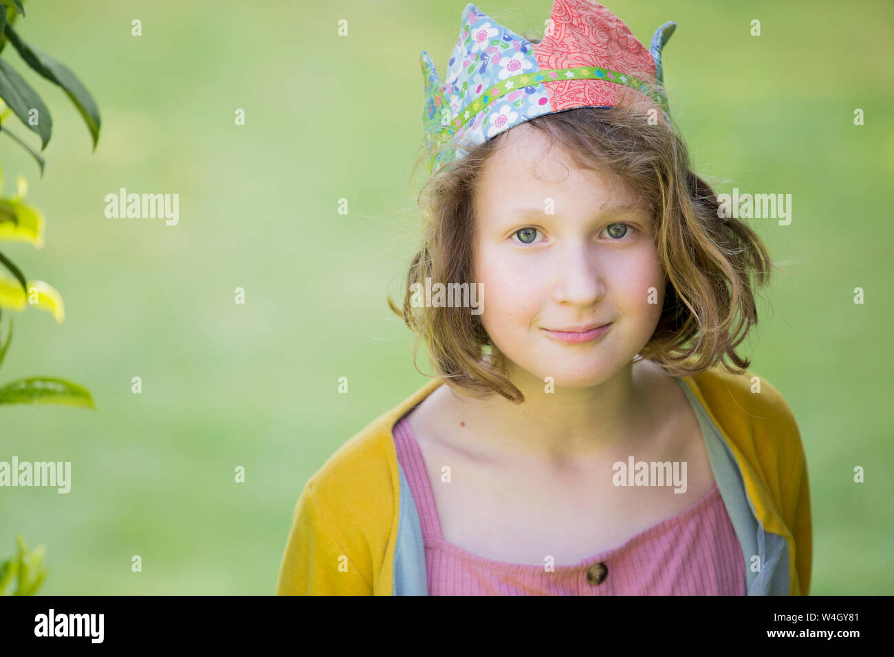 A smiling girl in a handmade crown Stock Photo - Alamy