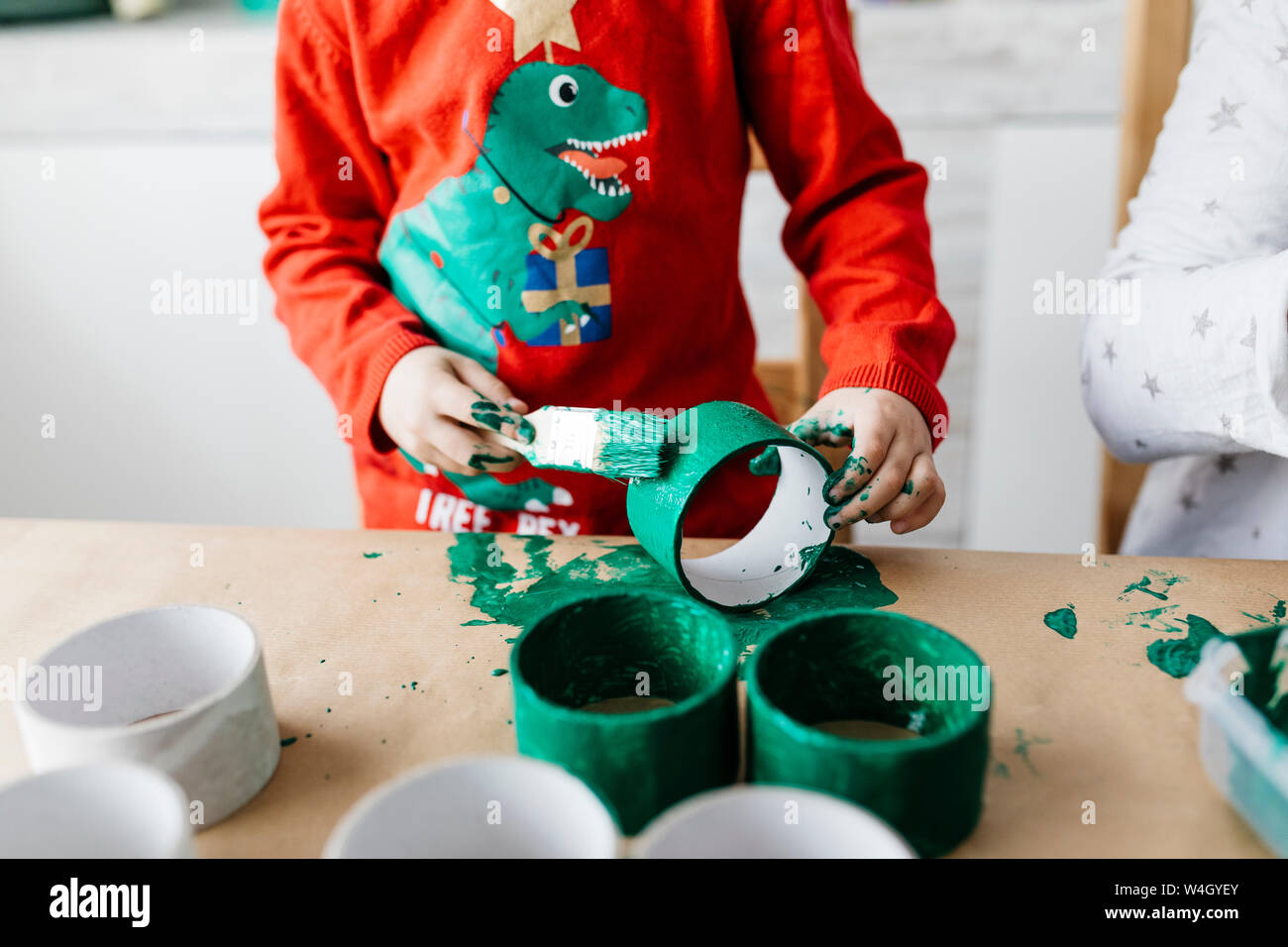 Children doing handicrafts hi-res stock photography and images - Alamy