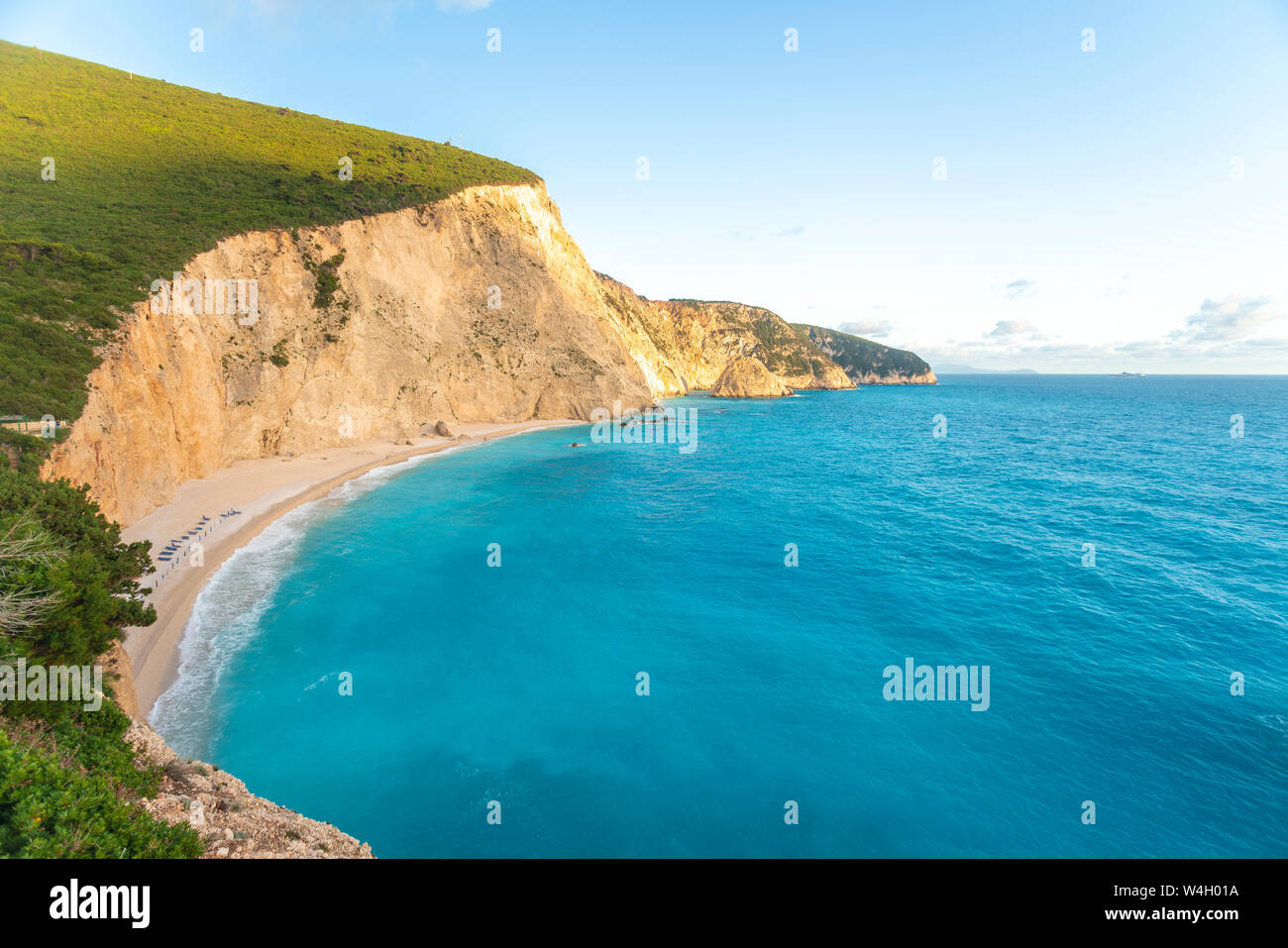 Empty island beach hi-res stock photography and images - Alamy