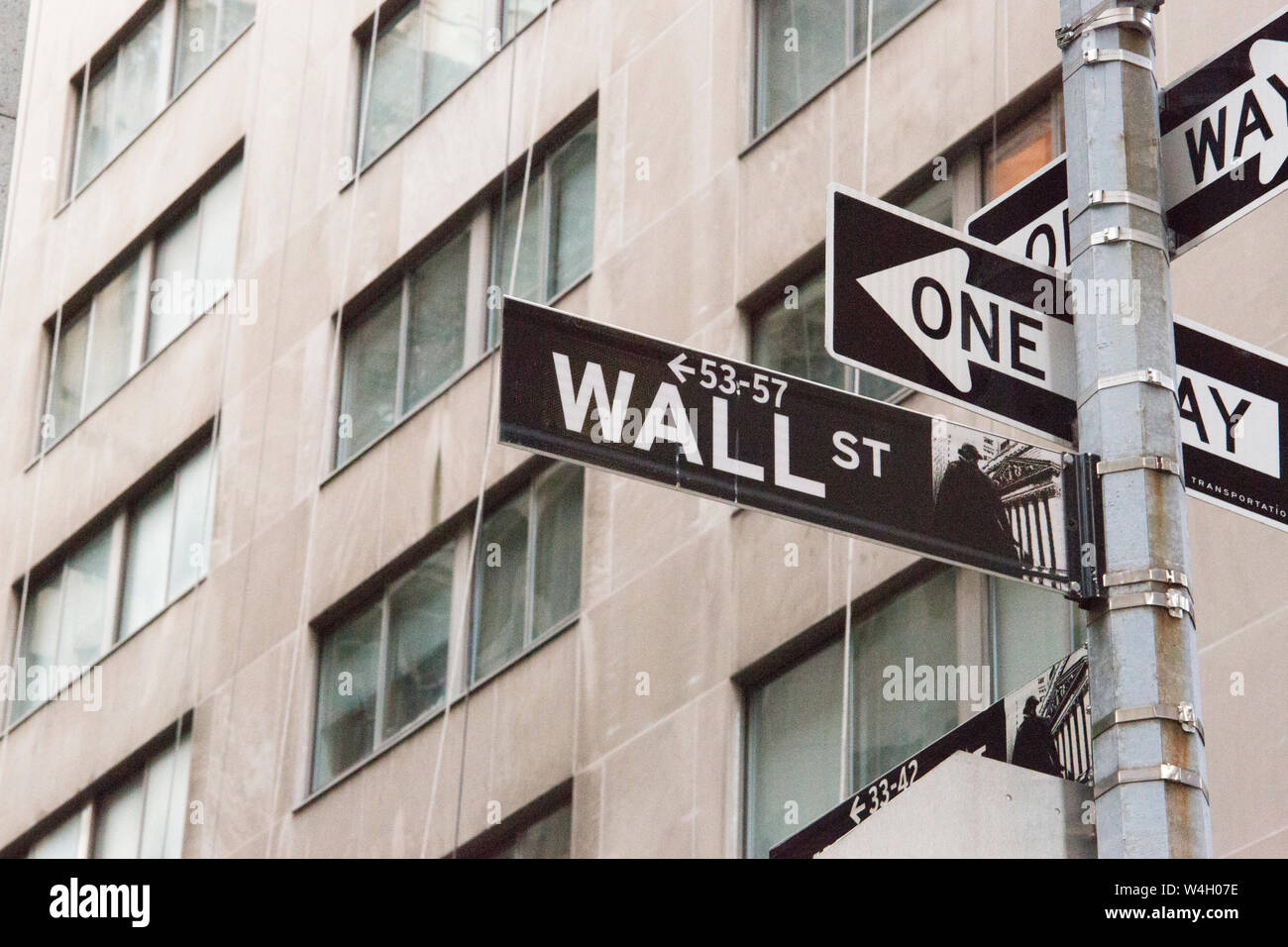 New york road signs hi-res stock photography and images - Alamy