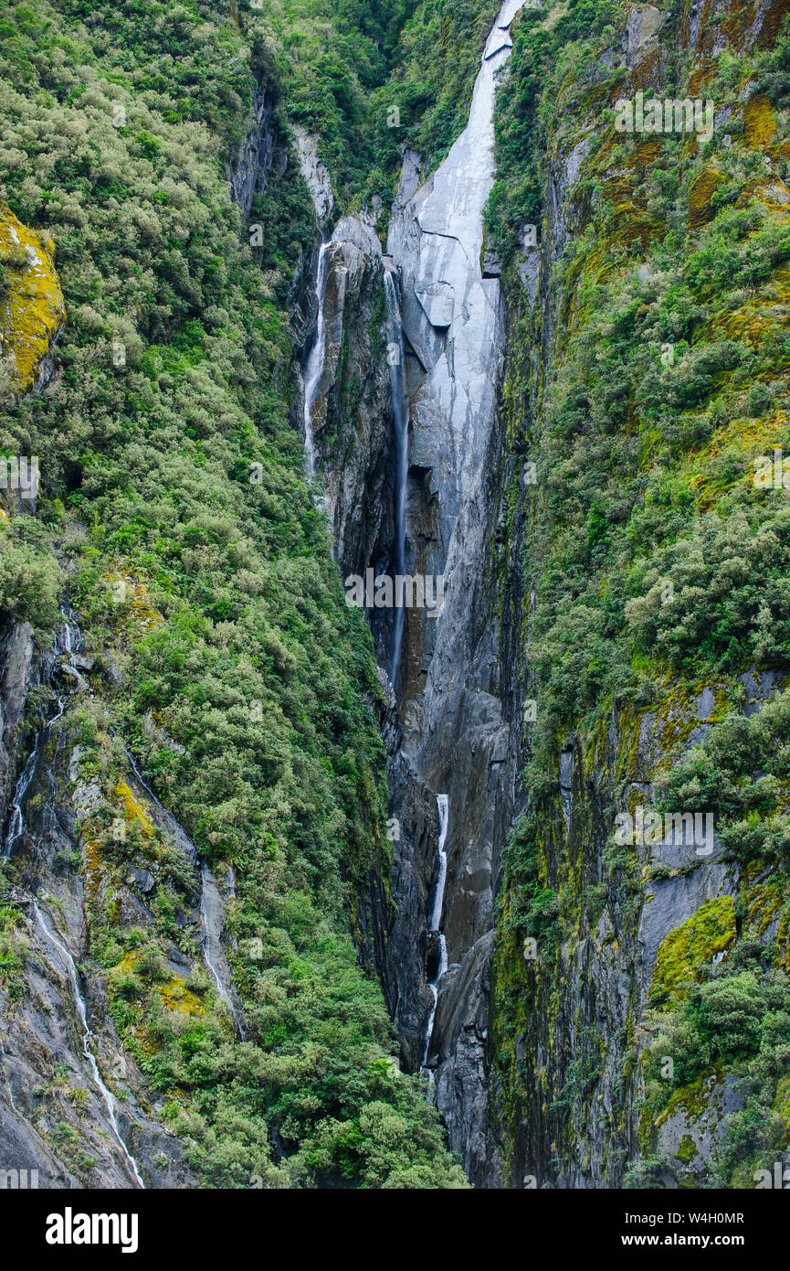 Huge rock falling in water hi-res stock photography and images - Alamy