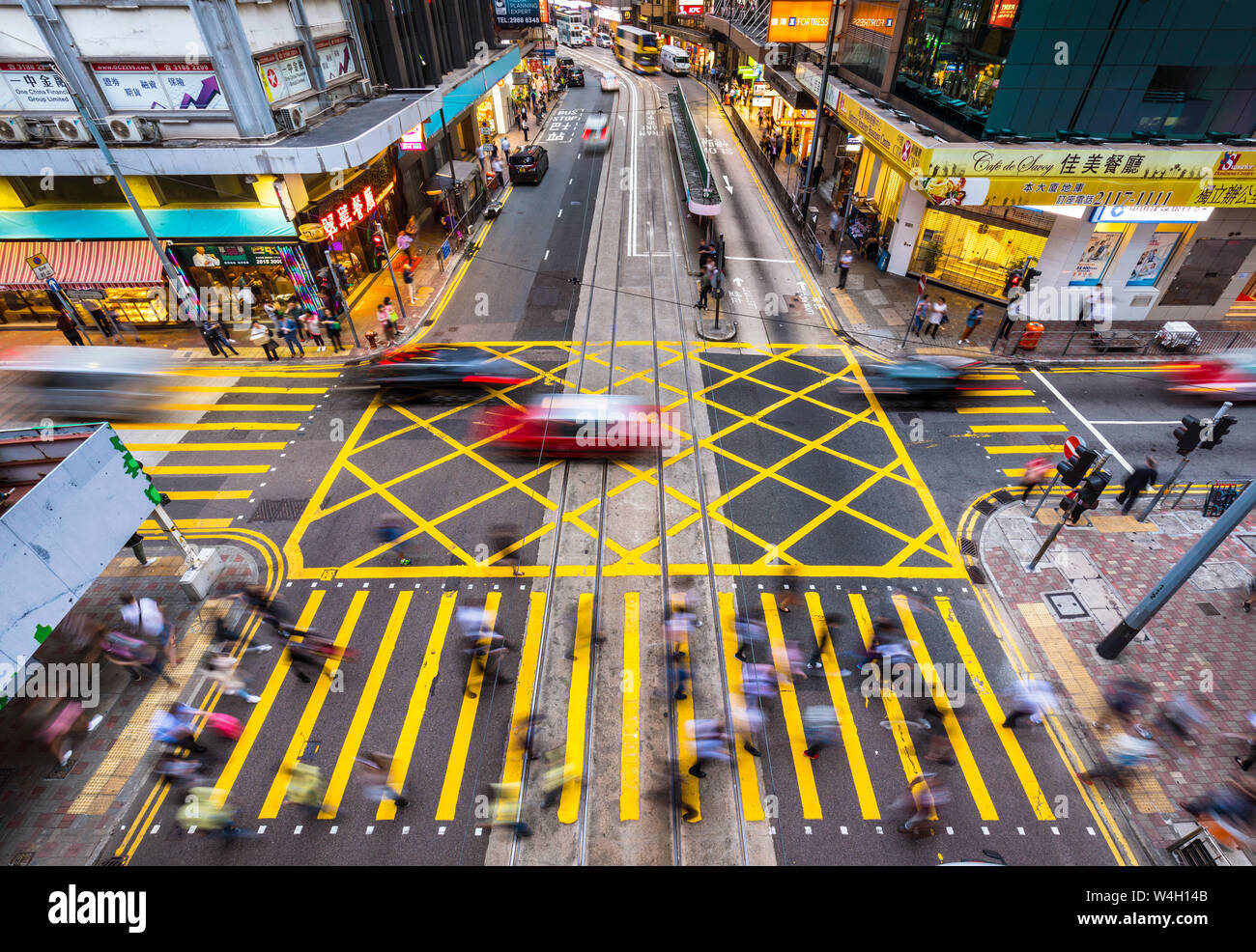 Pedestrians crossing road in Hong Kong Central, Hong Kong, China Stock ...