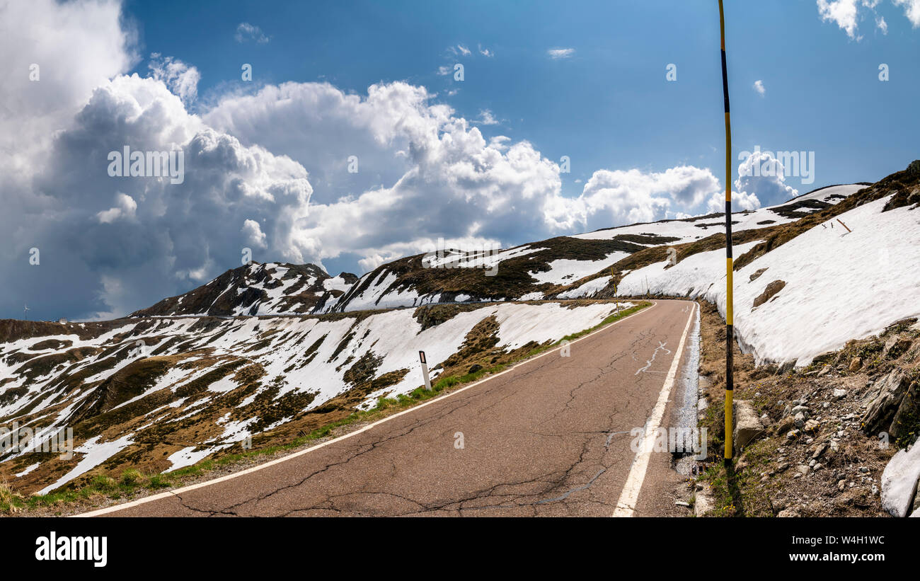 Mountain pass road at penser joch hi-res stock photography and images ...