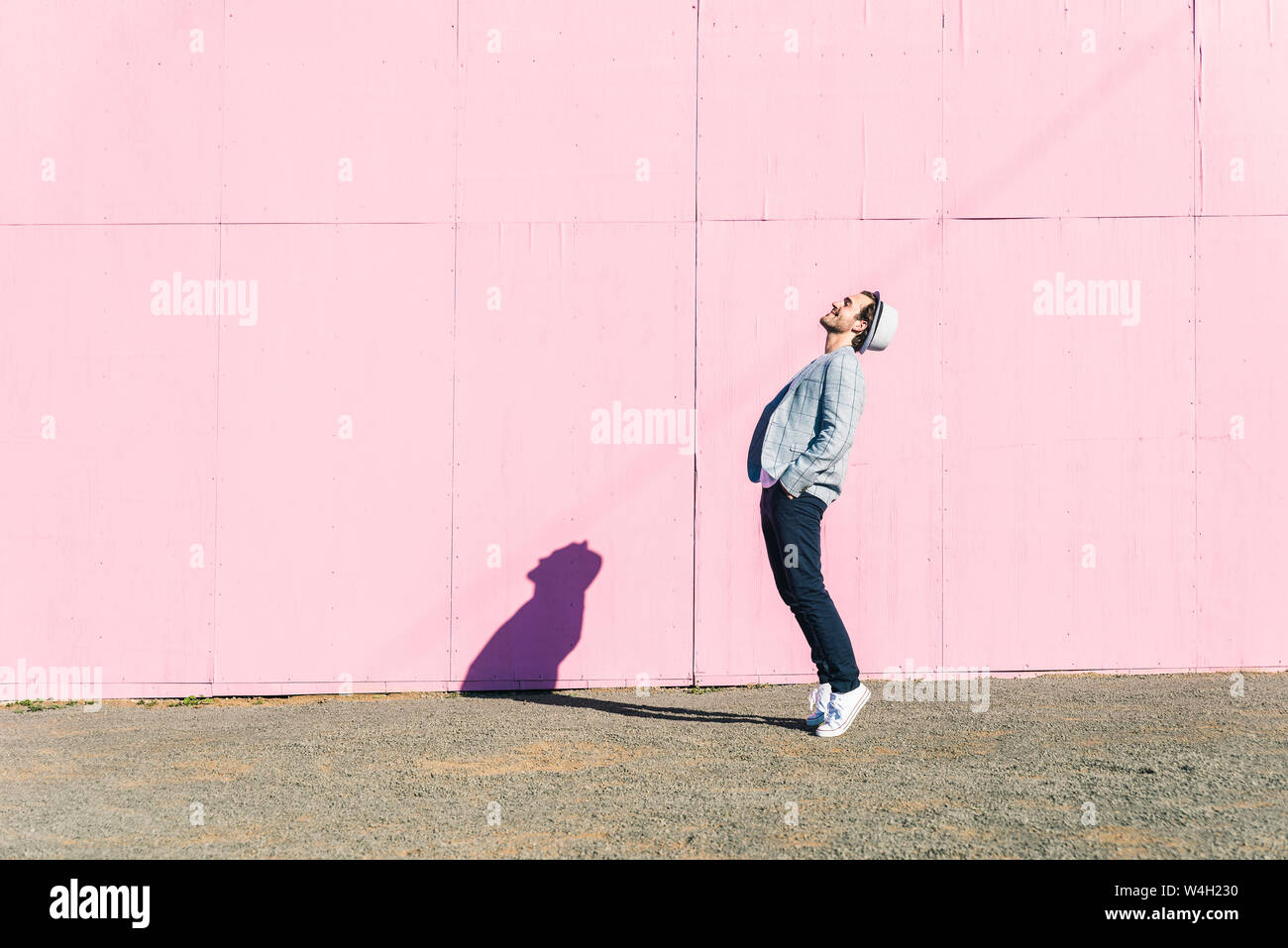 Standing on her tiptoes hi-res stock photography and images - Alamy