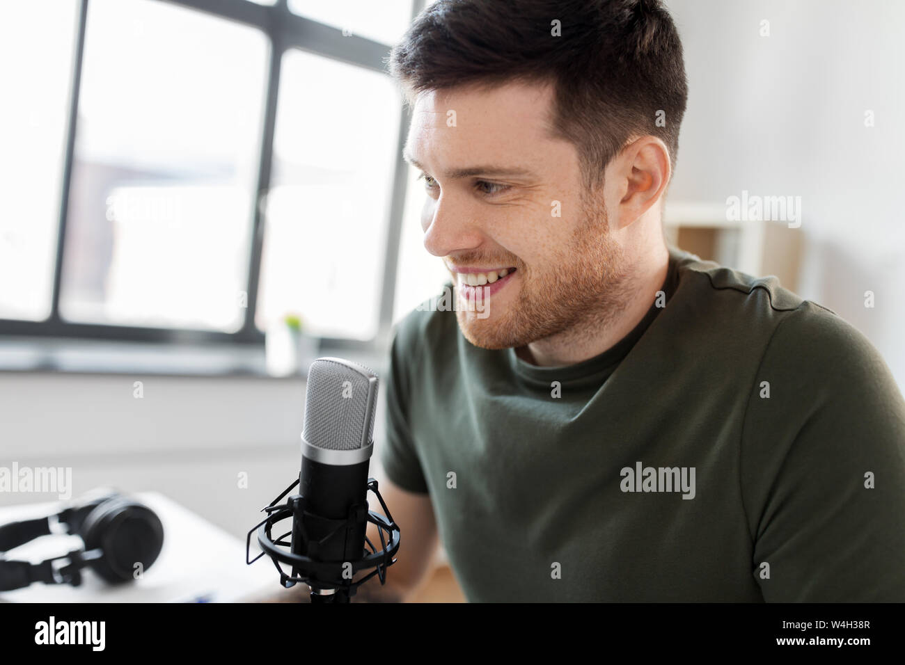close up of blogger with microphone audio blogging Stock Photo - Alamy