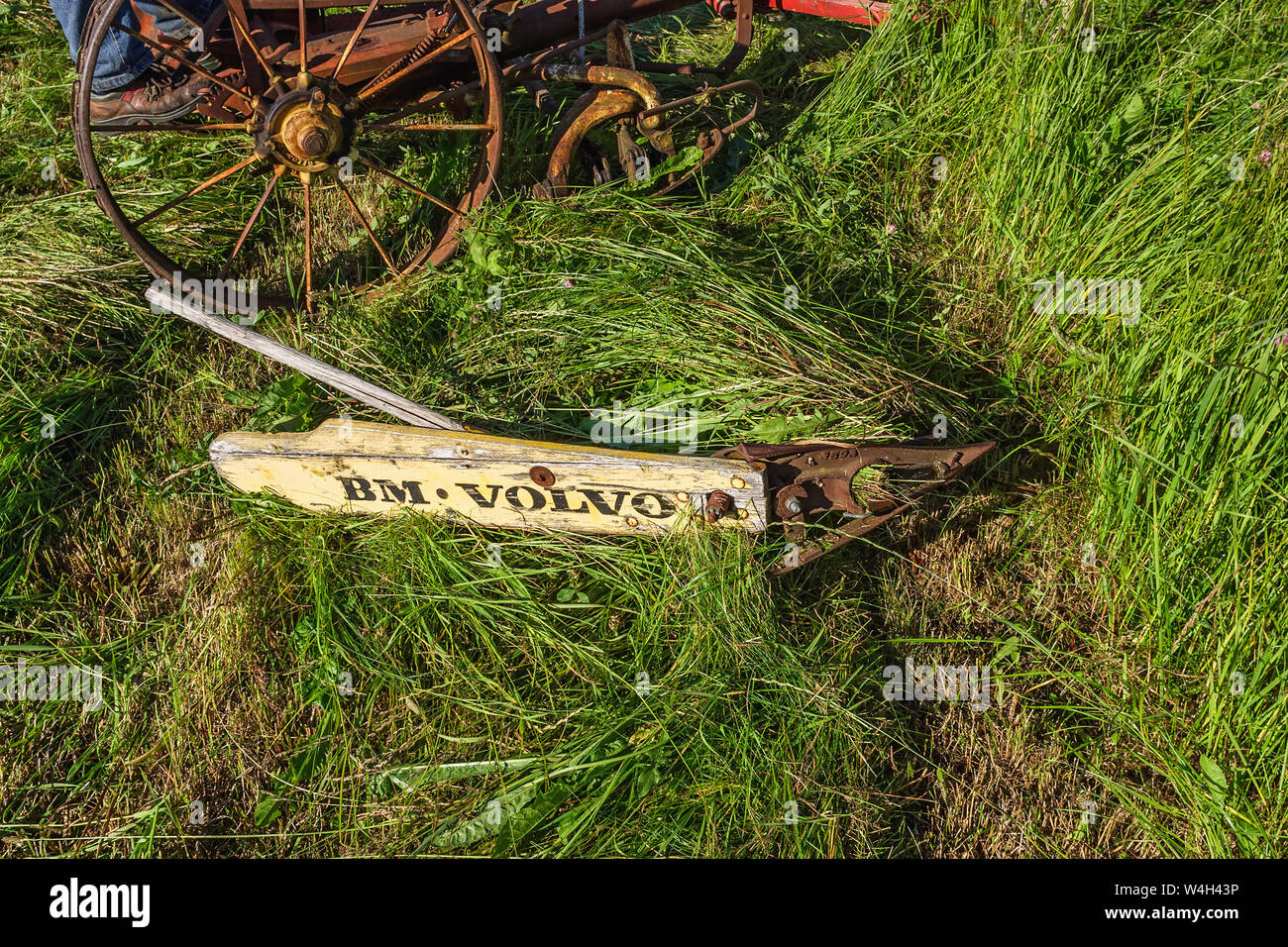 Horse drawn hay mower hi-res stock photography and images - Alamy