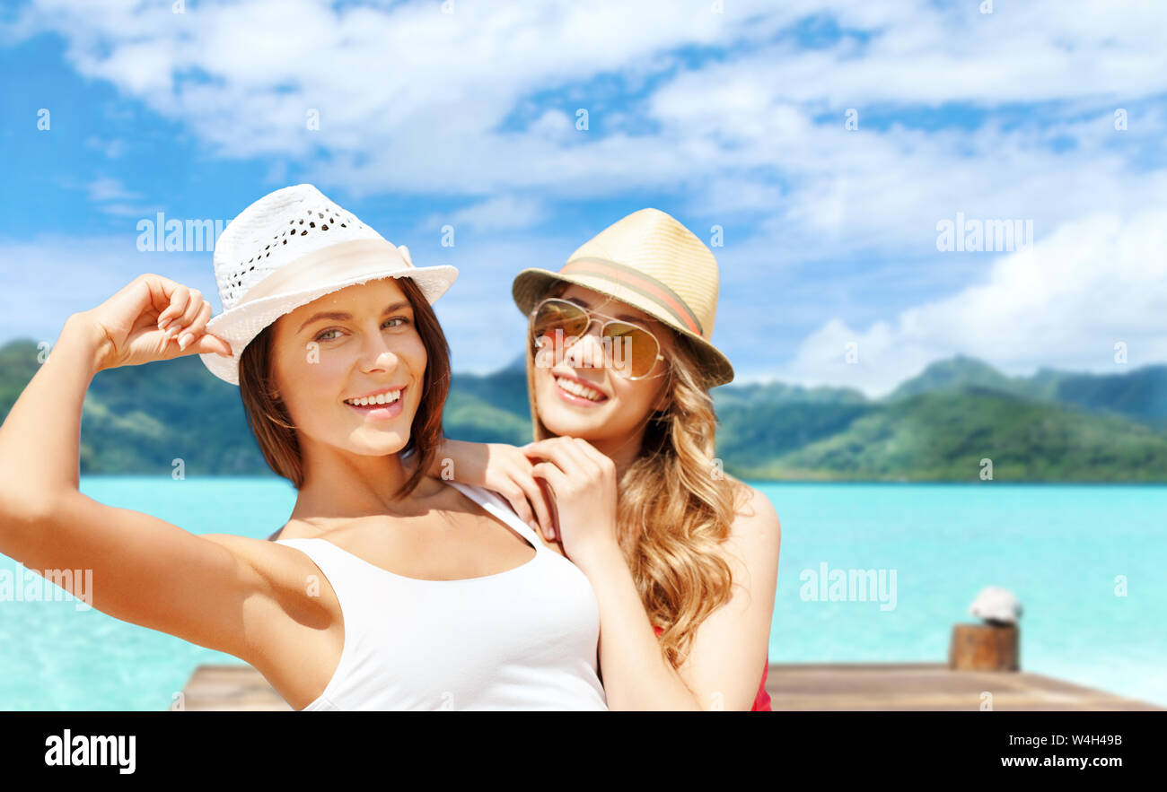 Women in bora bora beach hi-res stock photography and images - Alamy