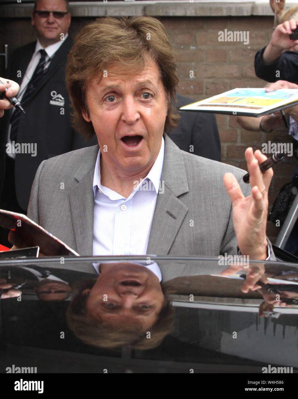 PAUL MCCARTNEY LEAVES LIVERPOOL credit Ian Fairbrother/Alamy Stock ...