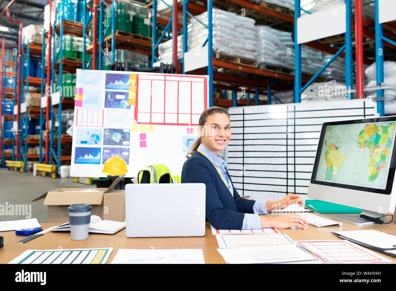 Manager computer desk hi-res stock photography and images - Alamy