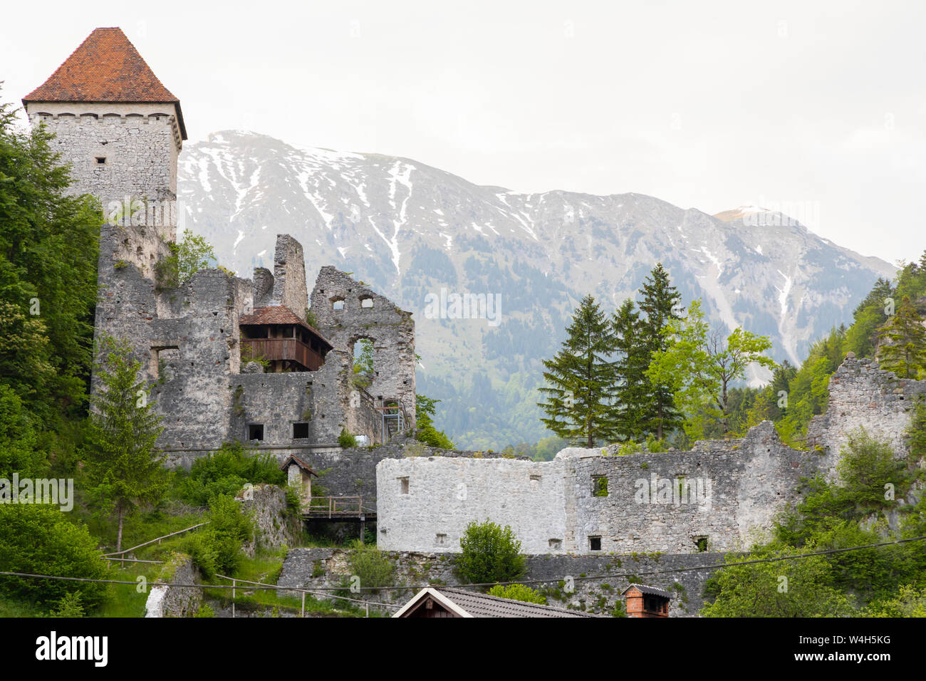 Slovenia grad kamen kamen castle hi-res stock photography and images ...