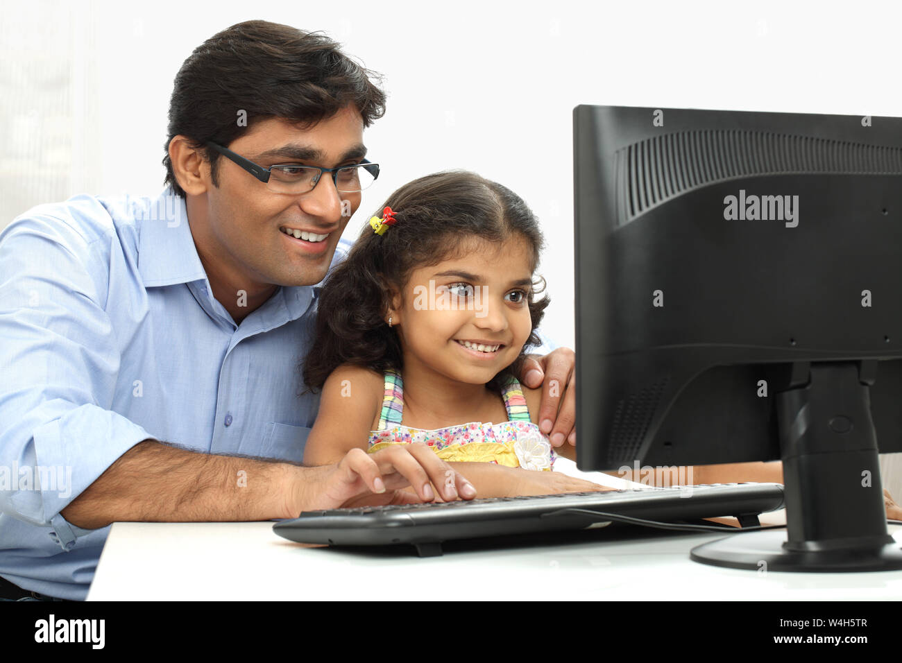 Father teaching daughter pc hi-res stock photography and images - Alamy