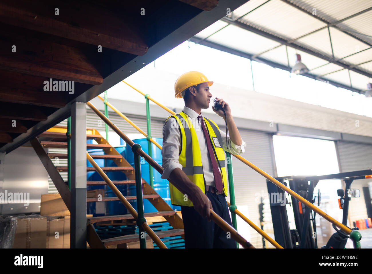 Supervisor talking hi-res stock photography and images - Alamy