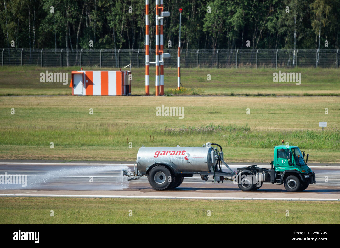 More than 23 years old hi-res stock photography and images - Alamy