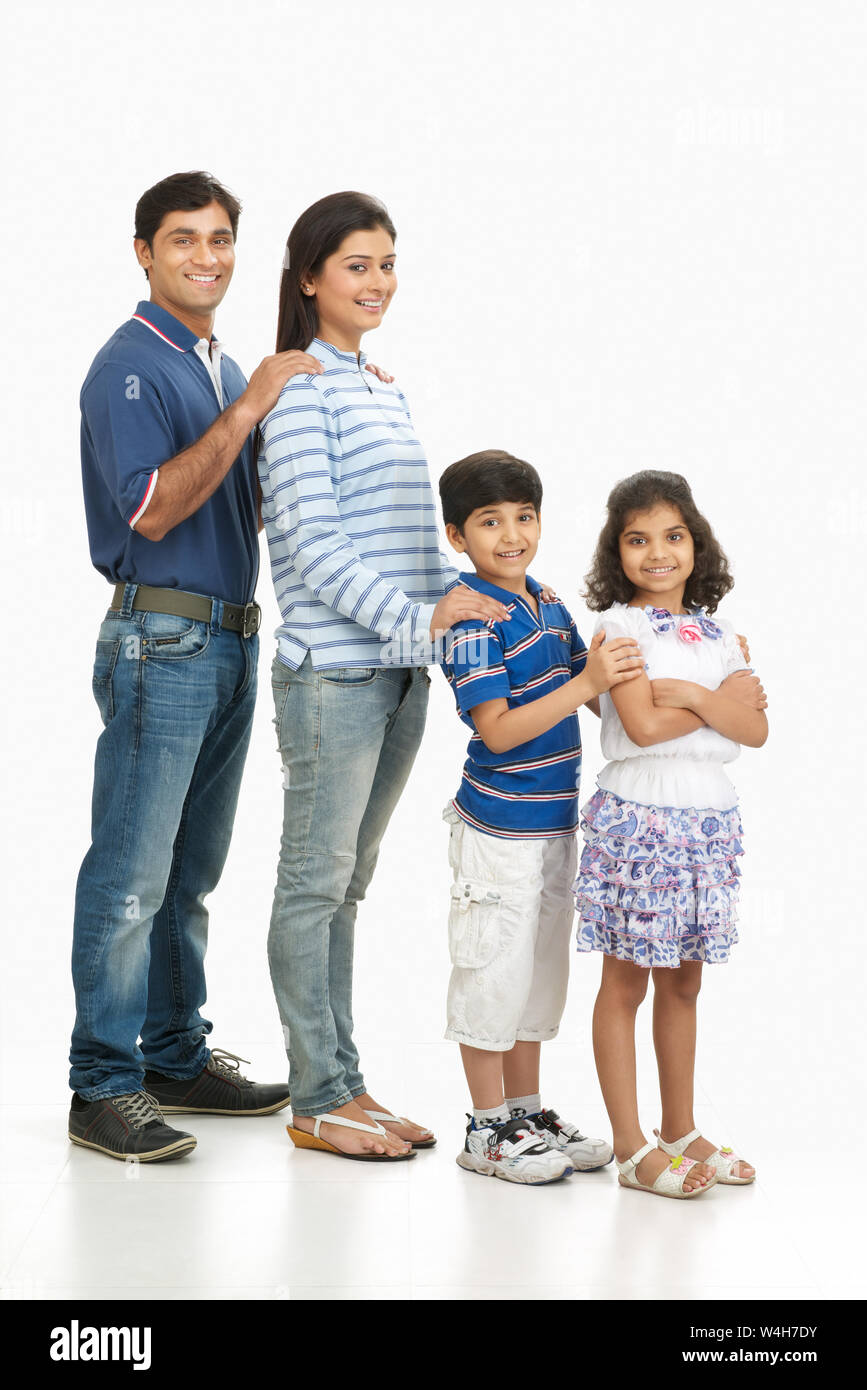 Family standing in a row and smiling Stock Photo - Alamy