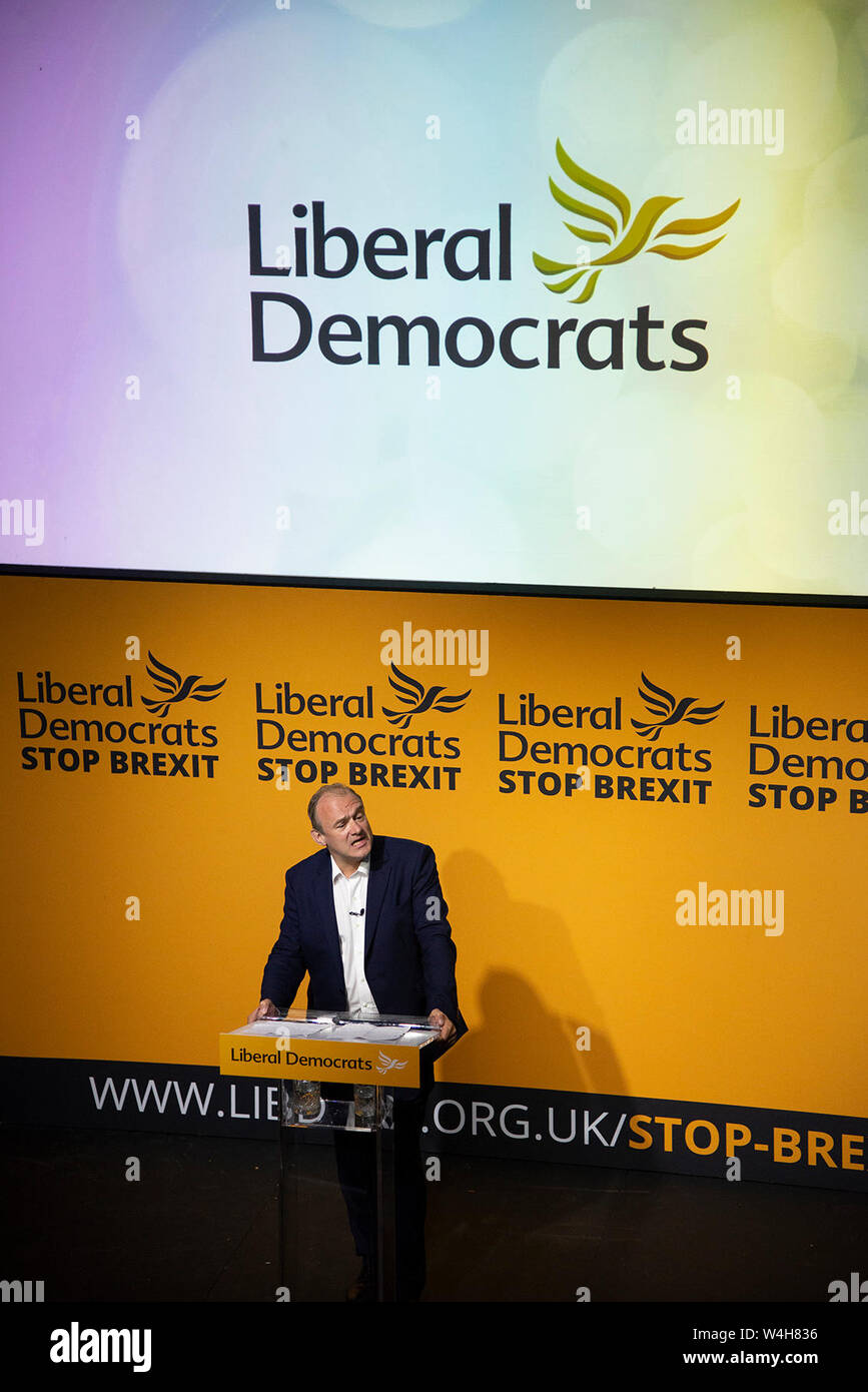 Leadership rally hi-res stock photography and images - Alamy