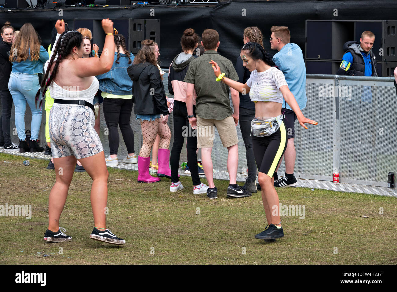Two young girls dancing at an outdoor summer music festival Stock Photo ...