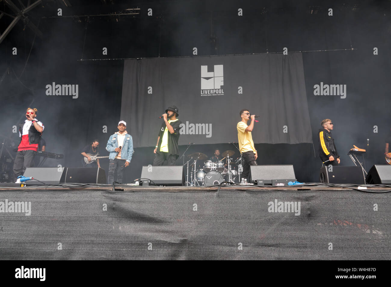 MiC LOWRY a 5 piece Vocal Harmony Group from Liverpool performing on ...