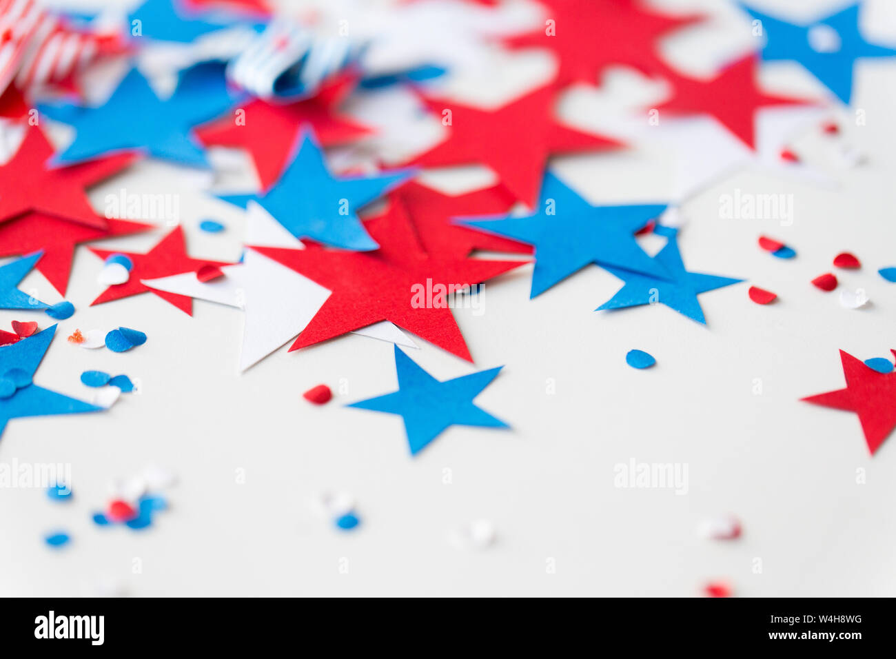 Star confetti hi-res stock photography and images - Alamy