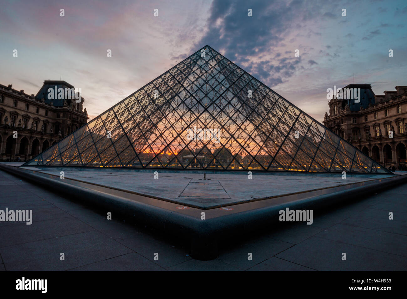 Louvre museum at sunset long exposure hi-res stock photography and ...