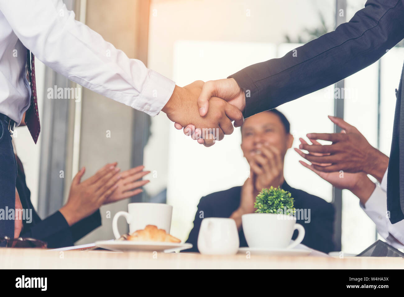 Business partnership team hi-res stock photography and images - Alamy