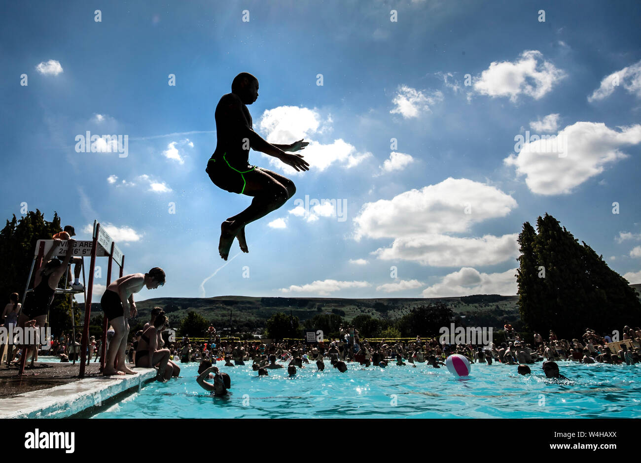 People enjoy the sun at Ilkley outdoor pool and lido in West Yorkshire ...