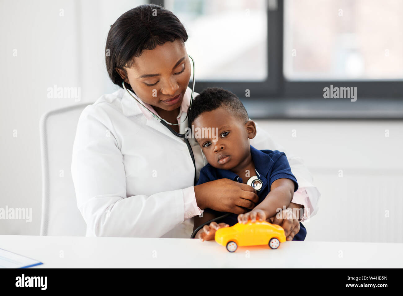 African woman baby hospital hi-res stock photography and images - Alamy