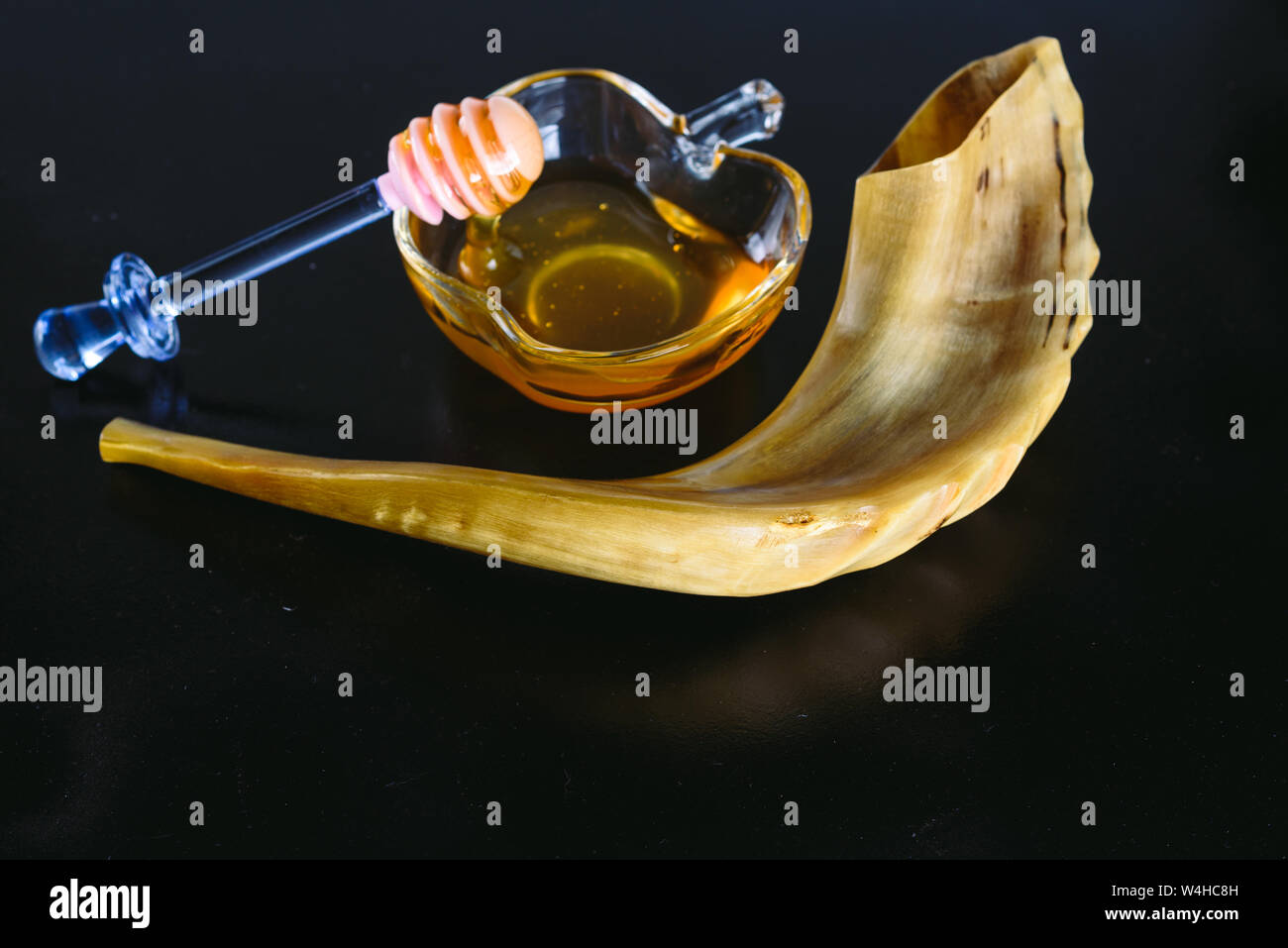 Rosh Ha Shana Jewish holiday symbols - bowl of honey, Honey dripping ...