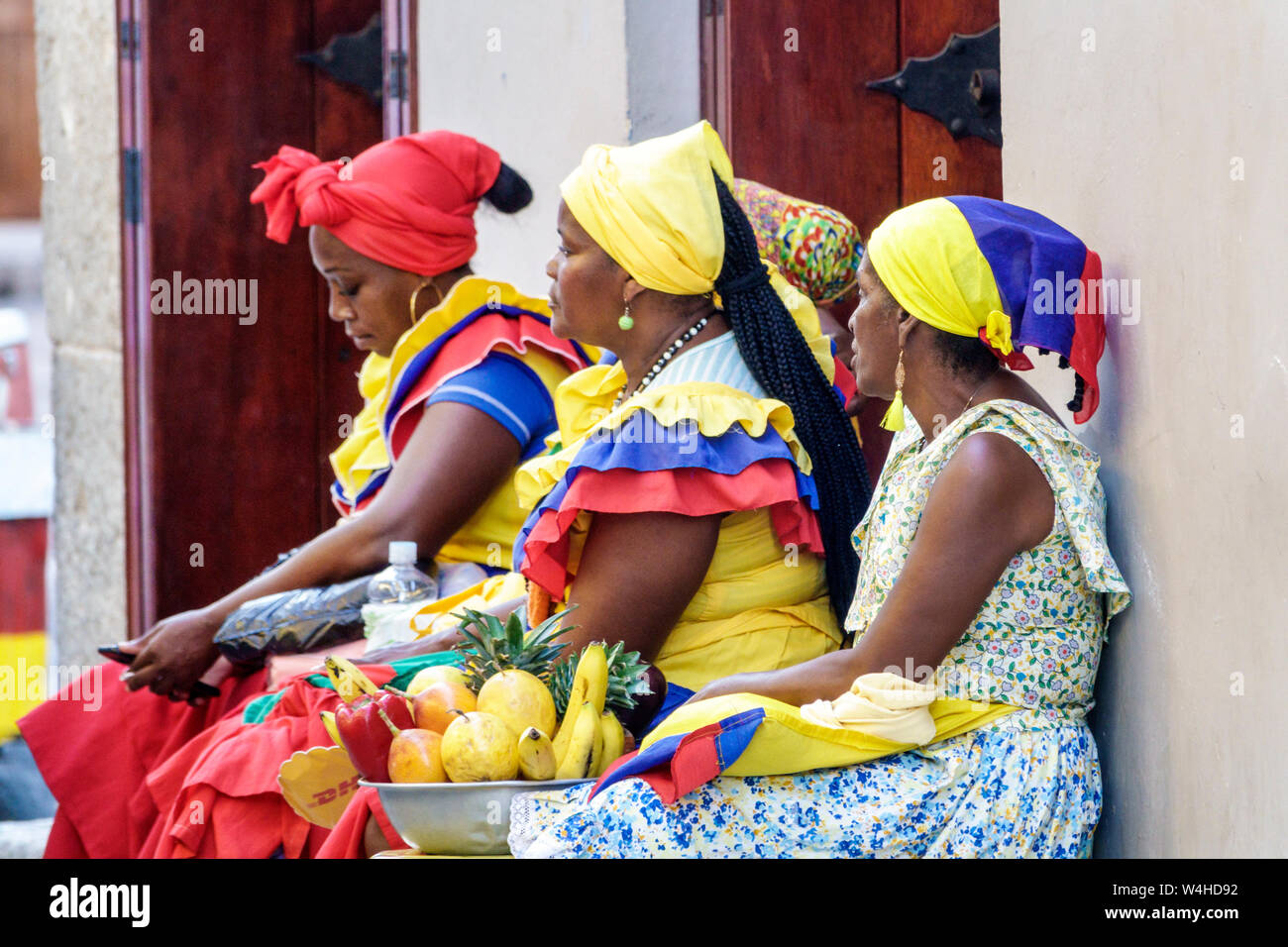 Hispanic latin latino ethnics immigrant immigrants minority hi-res ...