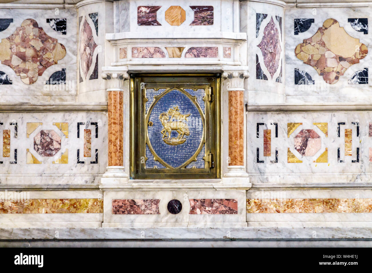Tabernacle catholic church hi-res stock photography and images - Alamy