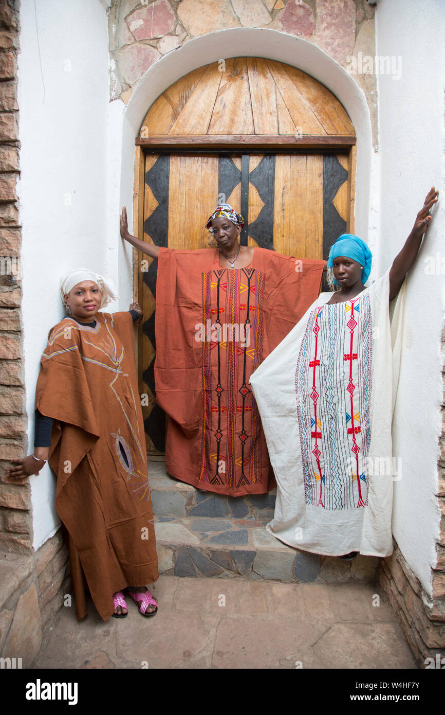 African tribal women hi-res stock photography and images - Alamy